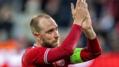 Christian Eriksen vuelve a desplomarse en un partido con Dinamarca