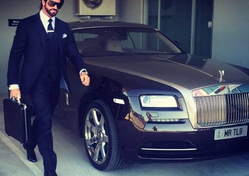 El polémico magnate es abandonado por una de sus esposas a quien ...