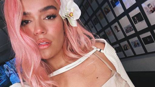 Karol G deslumbra en la portada de la revista Elle