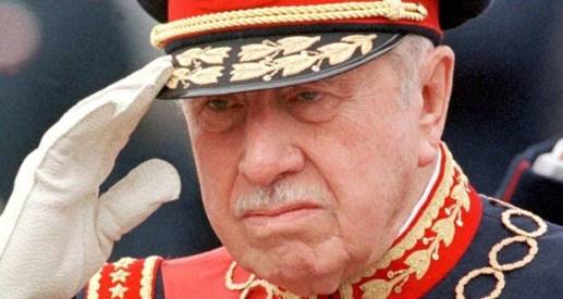 Nostálgicos de Pinochet celebran los 100 años de su natalicio