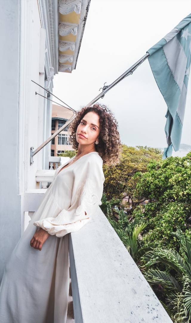 Steff Alarcón: actriz guayaquileña camaleónica e imparable