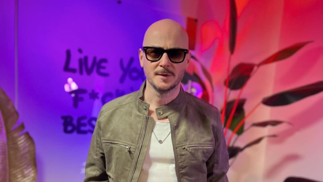 Famoso cantante muere al intentar salvar a fanáticos atrapados por ...