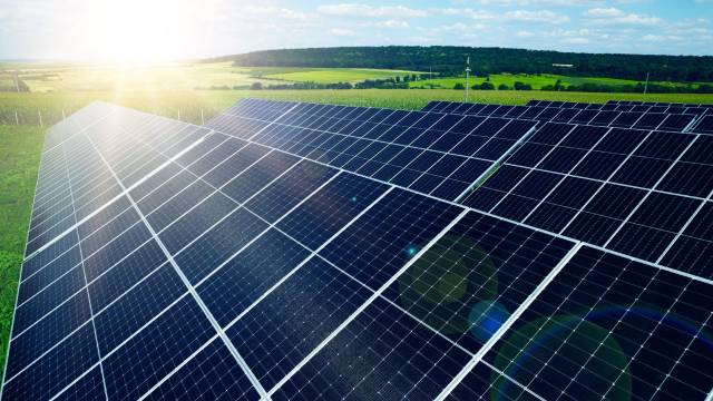 La energía fotovoltaica, una solución sostenible para la estabilidad energética del Ecuador