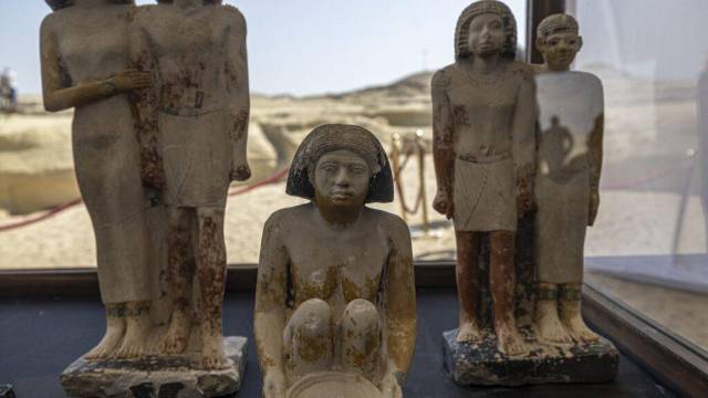 Descubren cuatro tumbas de faraones y una momia de 4.000 años en Egipto