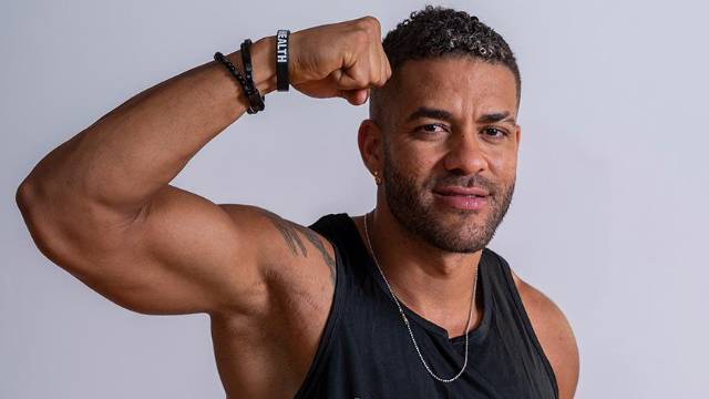 Ejercicios para ayudar a todo el cuerpo con Yasmany Rodríguez