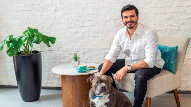 De piloto a CEO de la cadena de cafeterías Prot Inn en Quito y Guayaquil