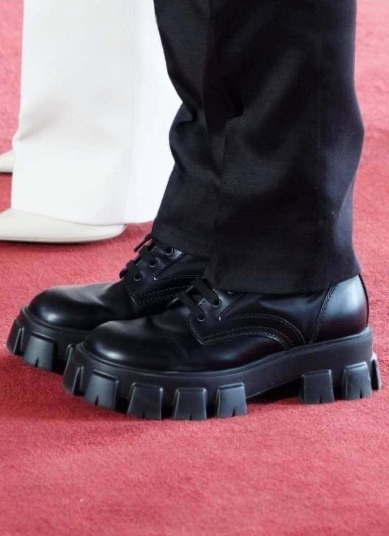 Muñecos de cartón de Noboa y zapatos tendencia, presentes en informe a ...