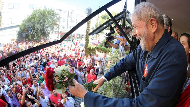 Lula reaparece en medio de la "tormenta perfecta"