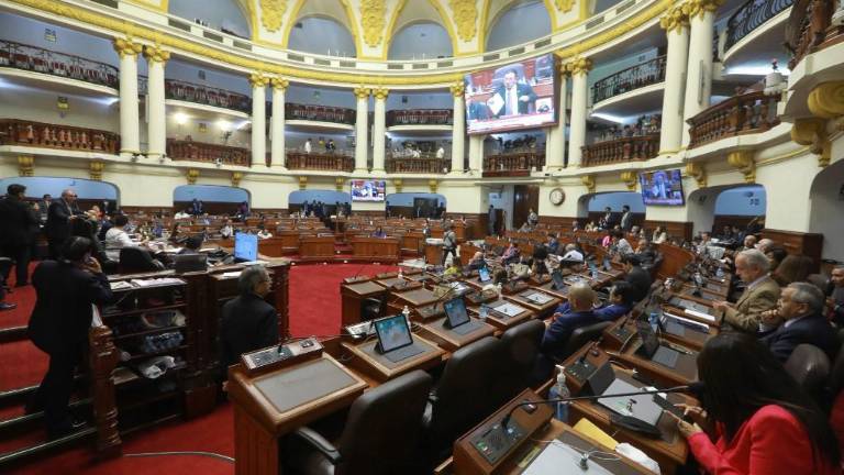 Congreso de Perú aprueba adelanto de elecciones para abril de 2024