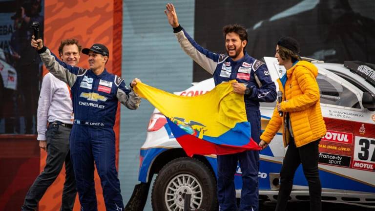 Piloto ecuatoriano termina primera etapa del Rally Dakar
