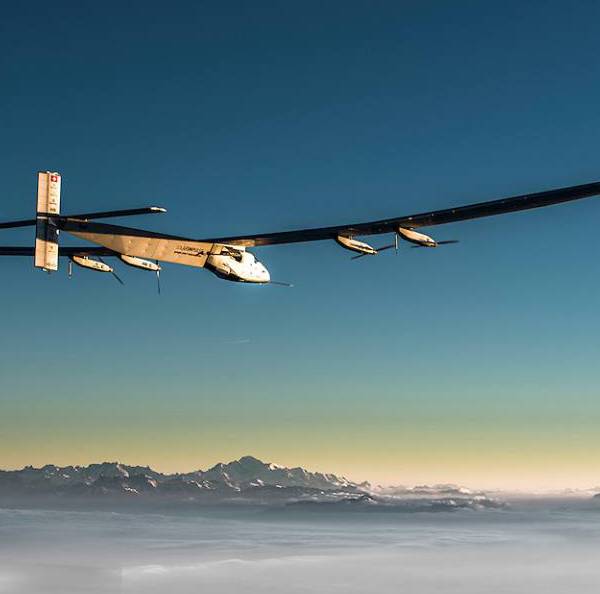 El Solar Impulse II inicia su vuelo sobre el océano Pacífico