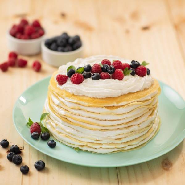 Torta de crepes con crema batida Miraflores