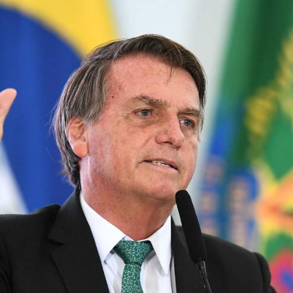 El presidente de Brasil, Jair Bolsonaro, es hospitalizado de emergencia