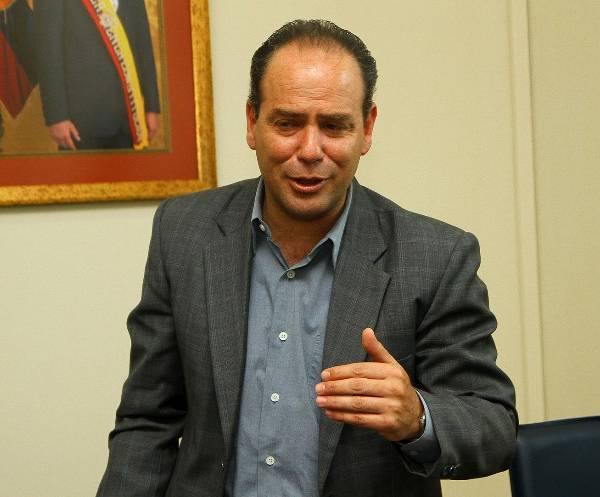 Omar Simon deja la Secretaría General de la Presidencia